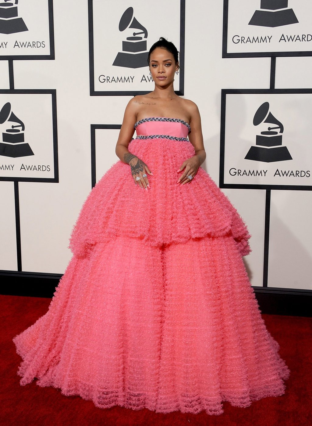 Las que piensan que la 'red carpet' de los Grammy... es un carnaval