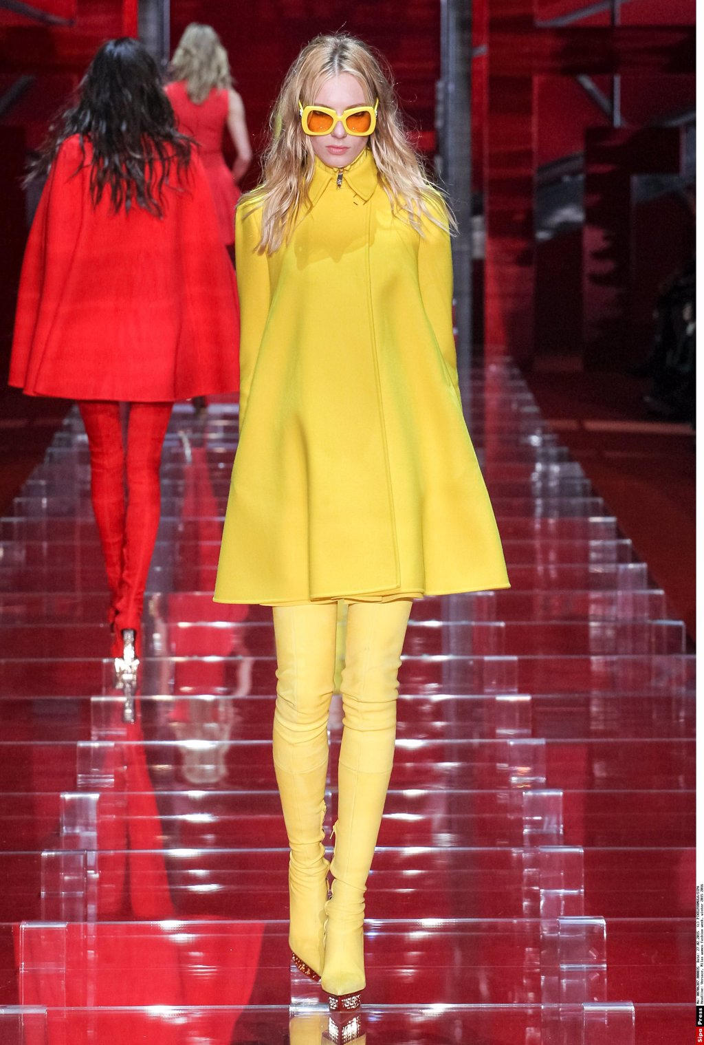 Versace vuelve a reinventar Versace