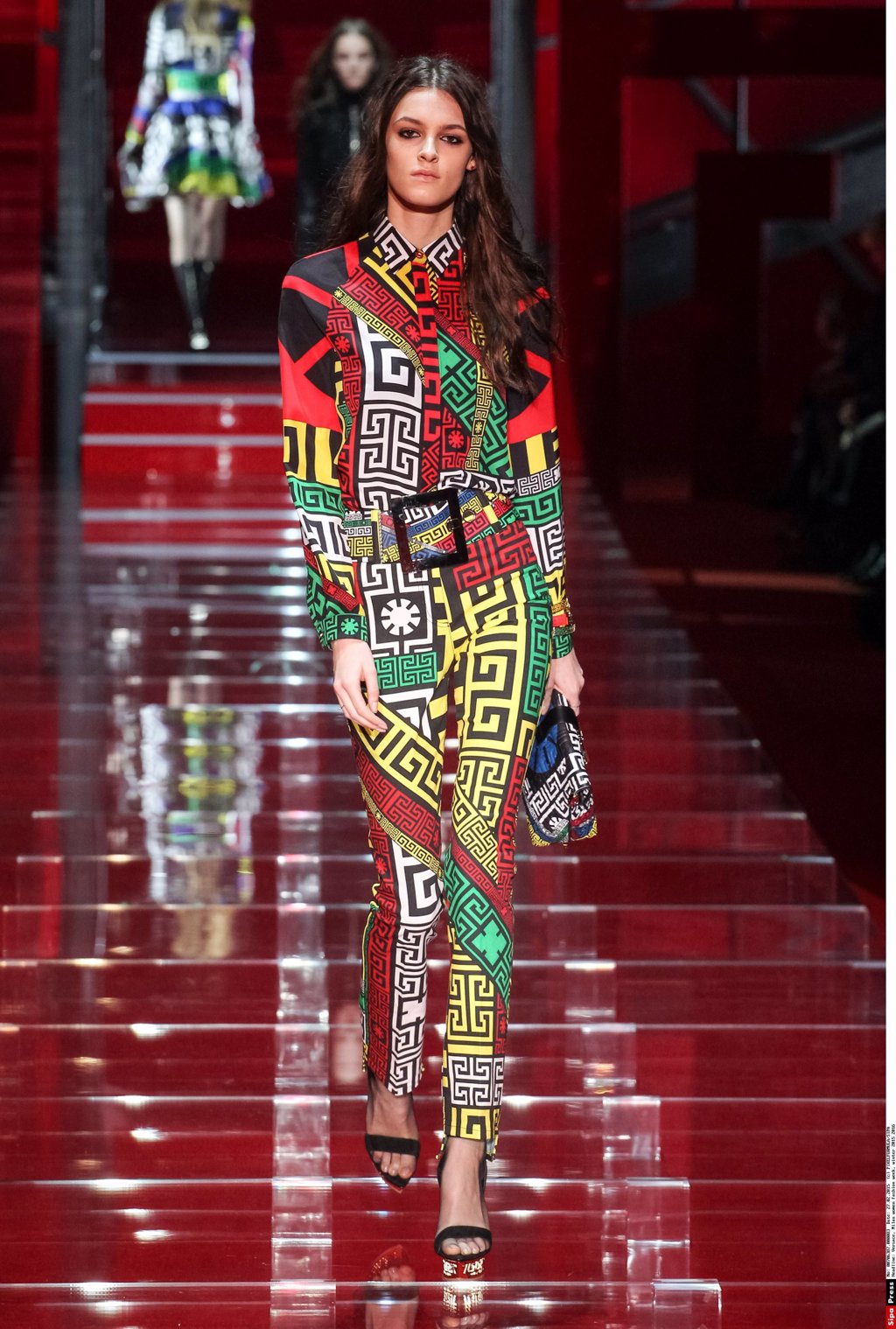 Versace vuelve a reinventar Versace