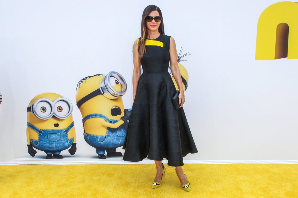 Cálzate los zapatos 'Minion' de Sandra Bullock