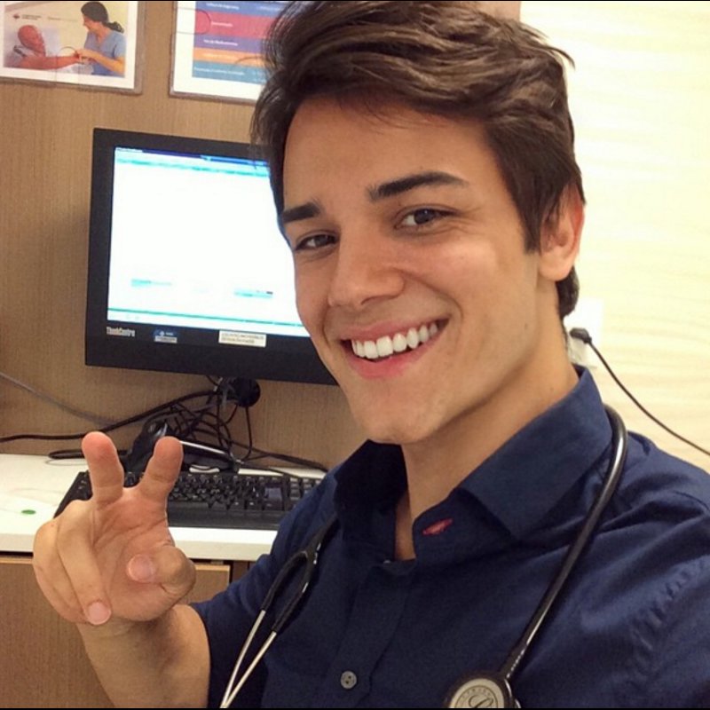 Los médicos más sexis de Instagram: ¿quién quiere una consulta?