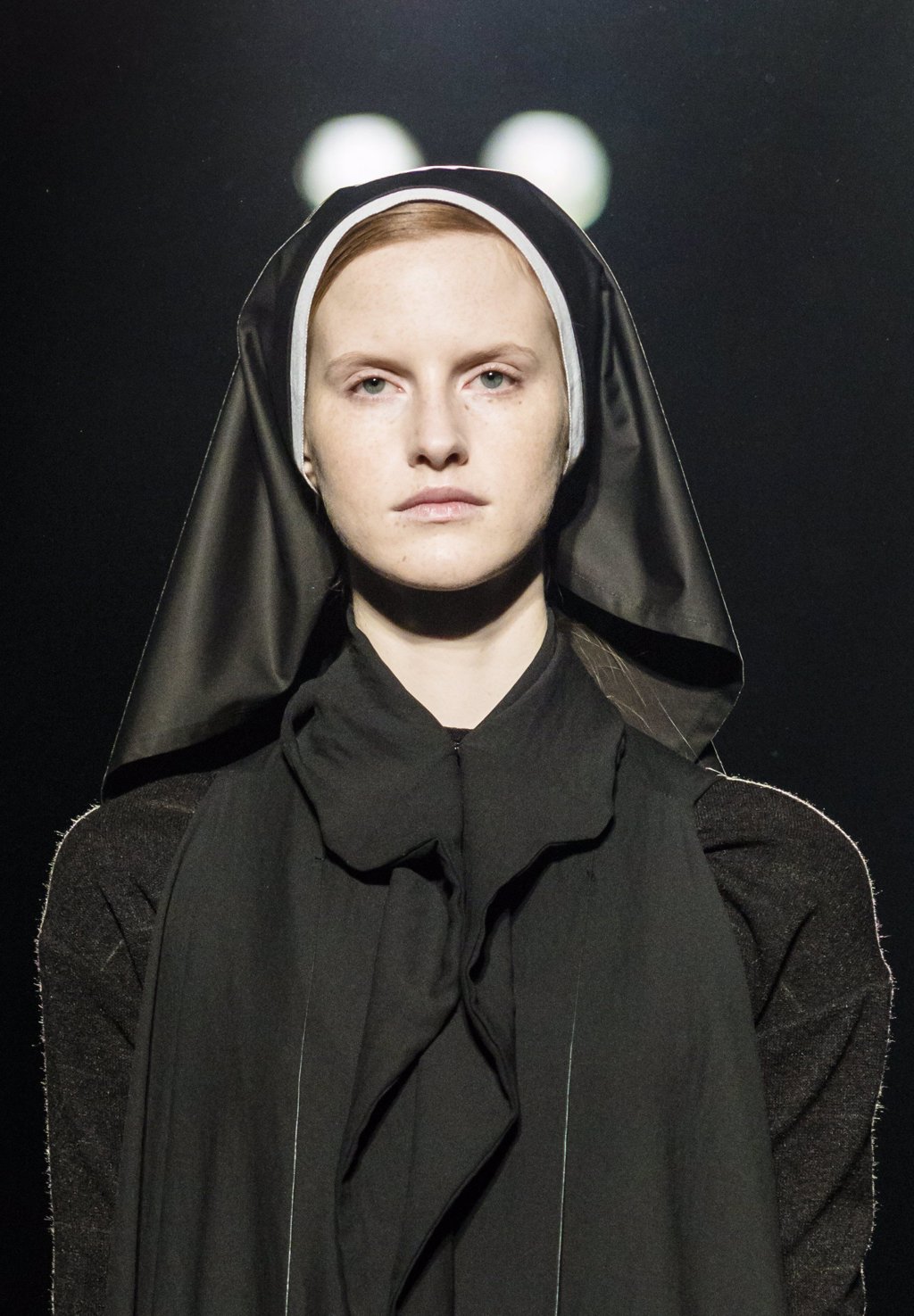 La 080 de Barcelona sube el hábito y las monjas a la pasarela