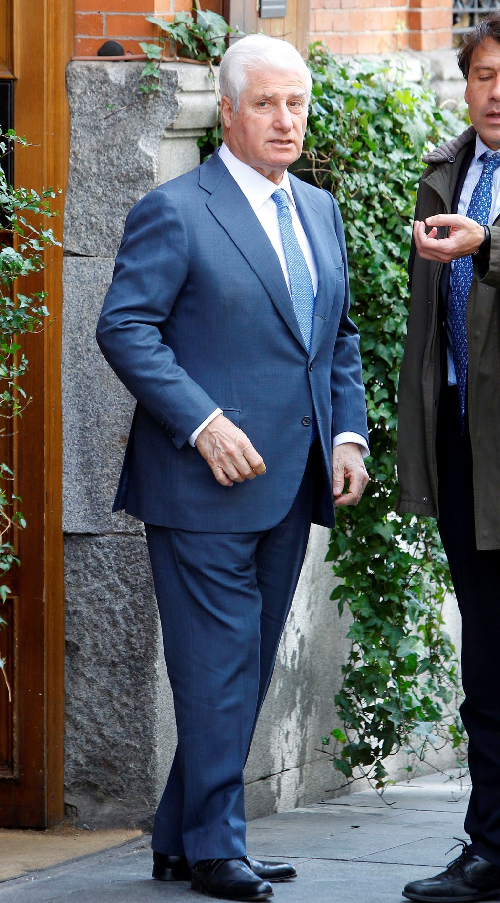 El duque de Alba come tranquilamente con un amigo días antes de la ...