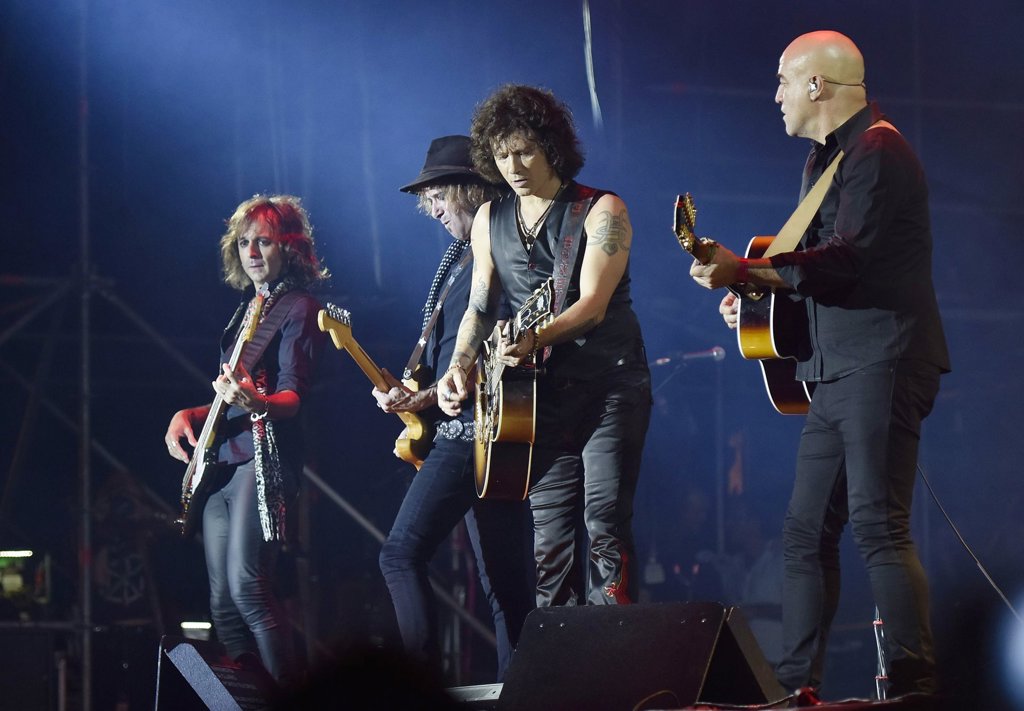 Dafne Fernández y su novio Mario Chavarría disfrutan del DCODE como dos ...