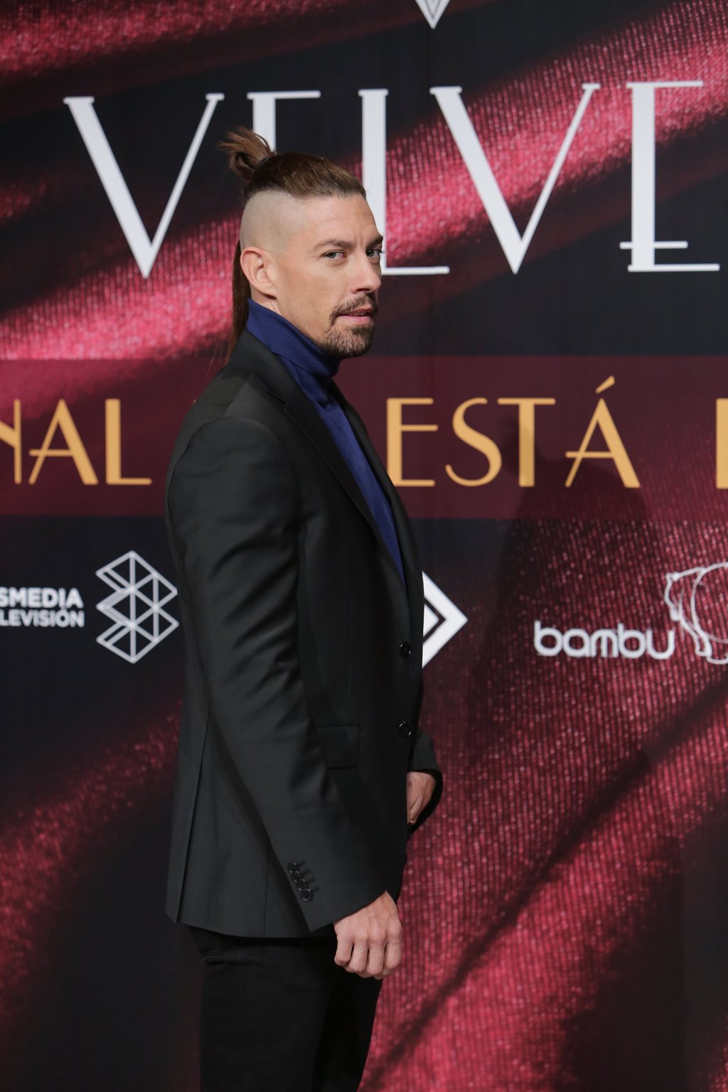Adrián Lastra y su peinado mohicano antes del final de 'Velvet'