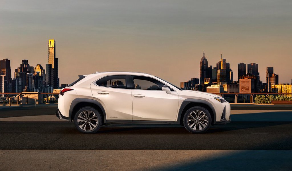 Cuando Lexus pone en manos de una mujer su nuevo Compacto UX... Un ...