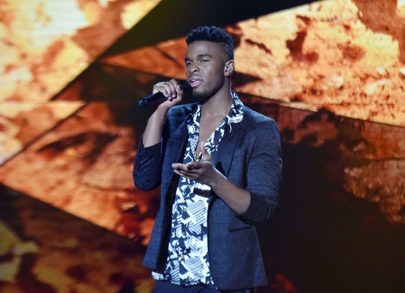 Miki con su 'venda' representará a España en el festival de Eurovision