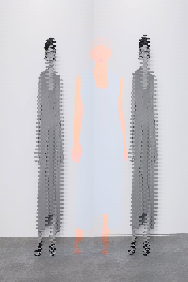 Zara lanza una colección de ropa premamá