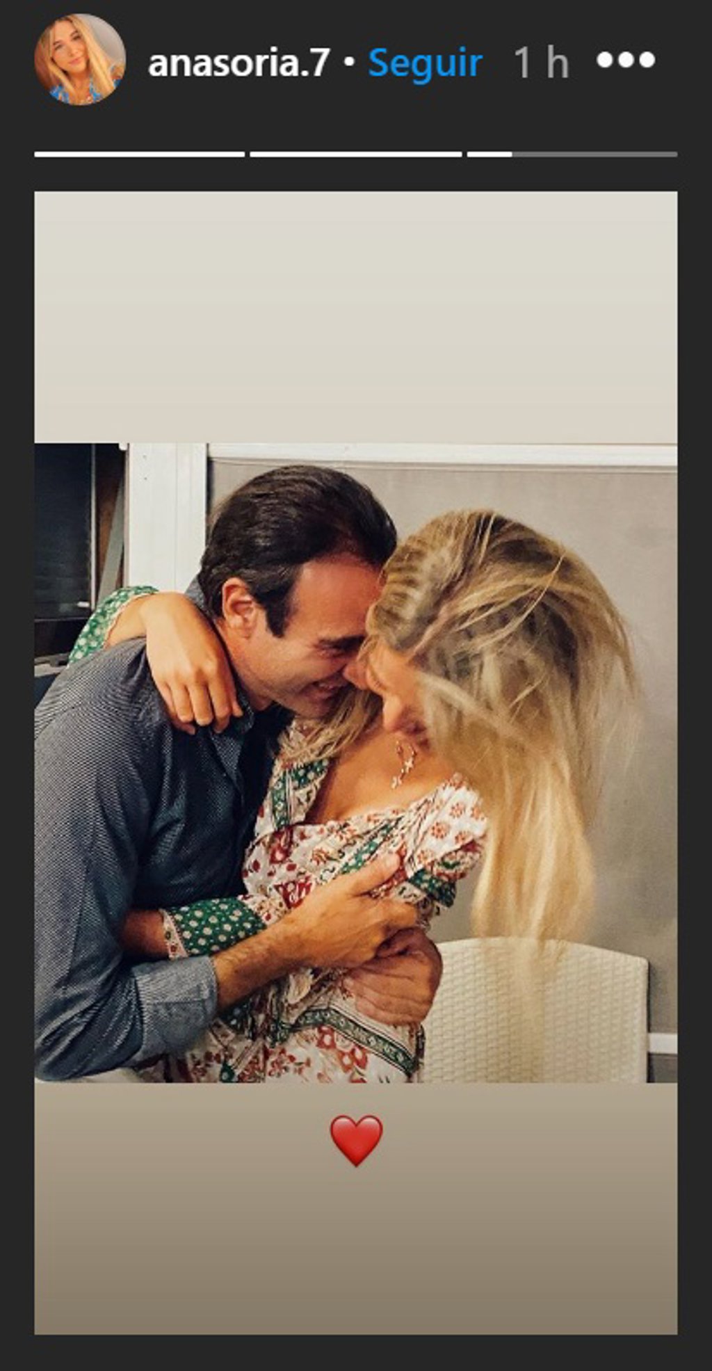 Ana Soria hace pública su primera fotografía con Enrique Ponce