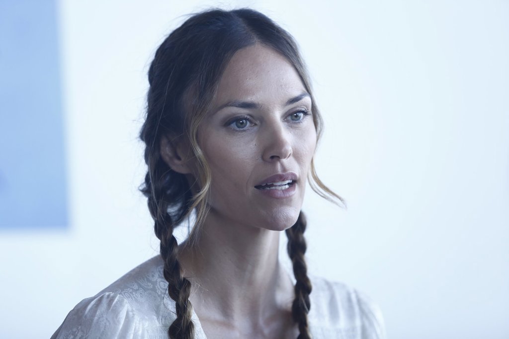 Helen Lindes vuelve a las pasarelas pisando más fuerte que nunca