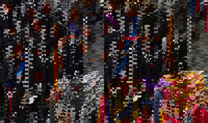 ¡La imagen más comentada! Los Reyes Felipe y Letizia, con Don Juan Carlos y Doña Sofía en el ...