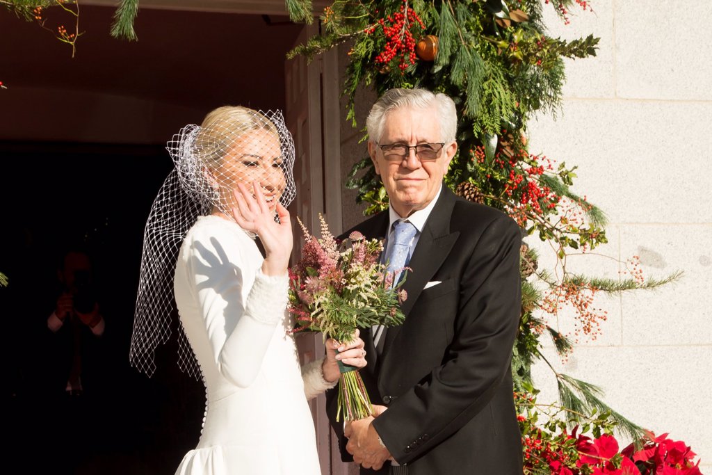 Cristina Reyes, una elegante novia que cumple su sueño junto a Jorge Puras