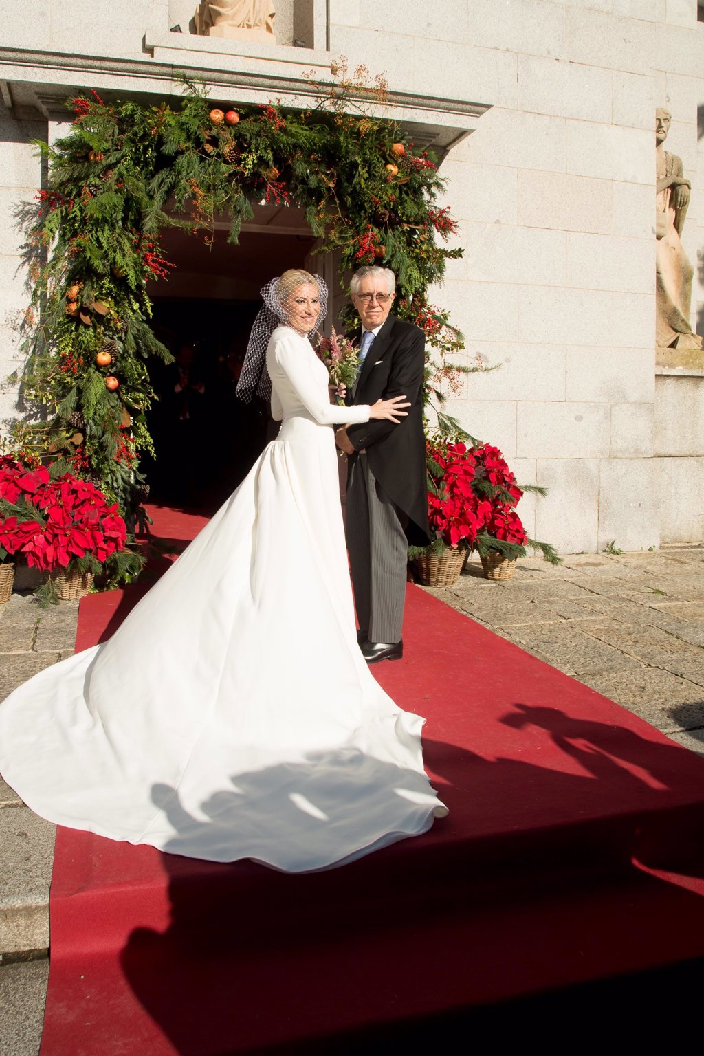 Cristina Reyes, una elegante novia que cumple su sueño junto a Jorge Puras