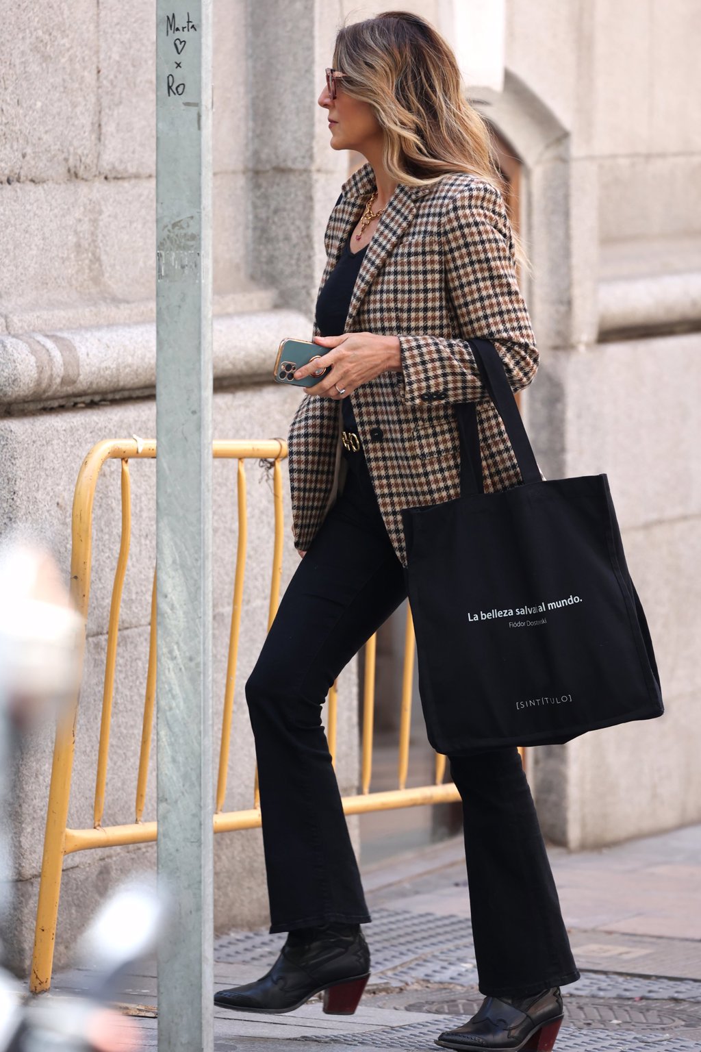 Carolina Molas visita el taller del diseñador que la vestirá en la boda ...