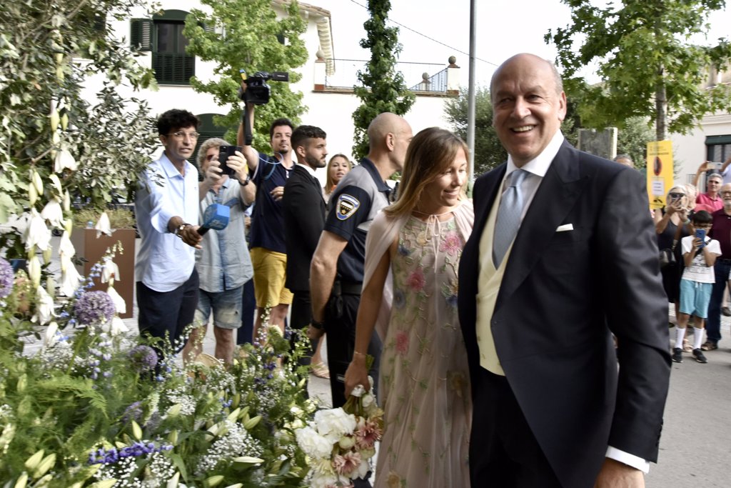 Gerard Piqué y Clara Chía reaparecen juntos en la boda de Marc Piqué y ...