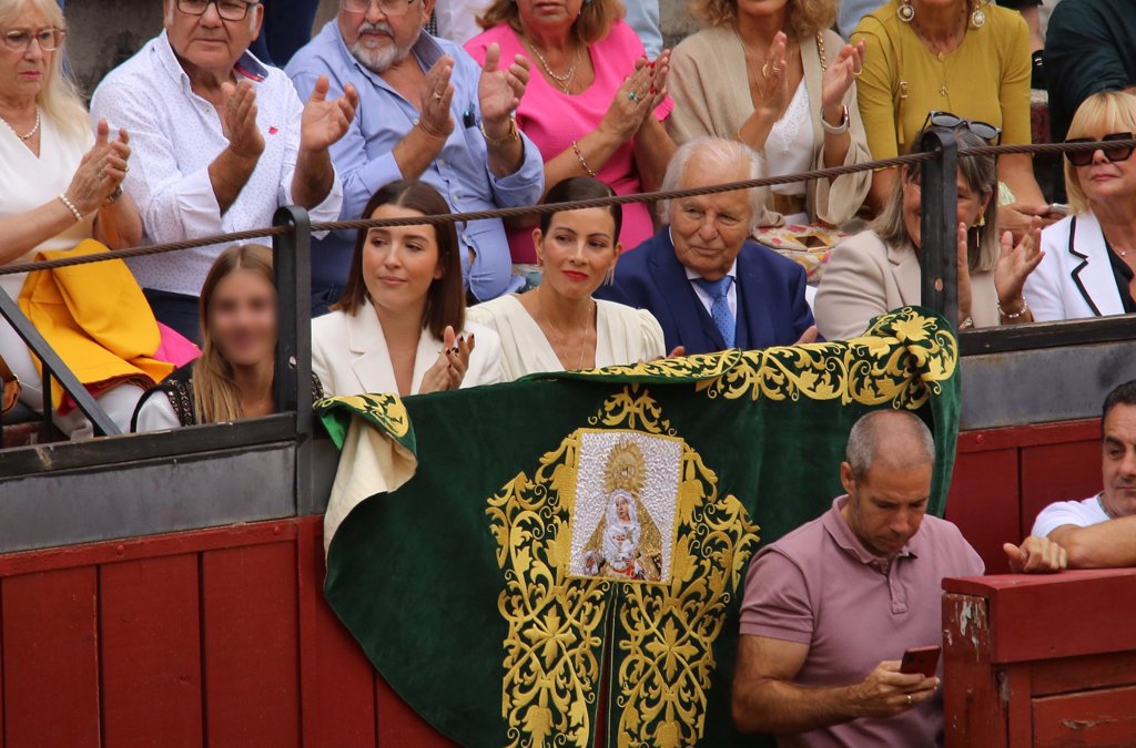 Manuel Benítez, sus imágenes más cómplices con sus nietos Alba, Manuel ...