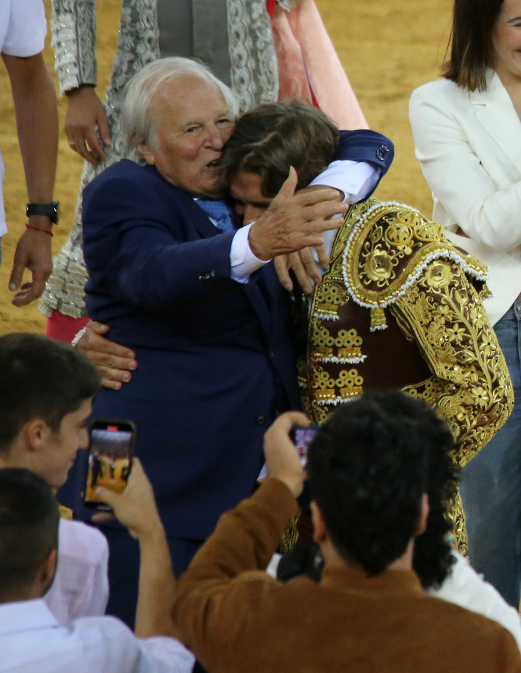 Manuel Benítez, sus imágenes más cómplices con sus nietos Alba, Manuel ...