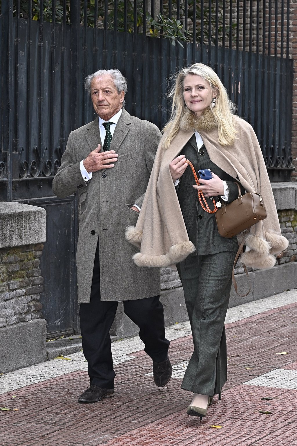 Álvaro Falcó e Isabelle Junot bautizan a su hija Philippa