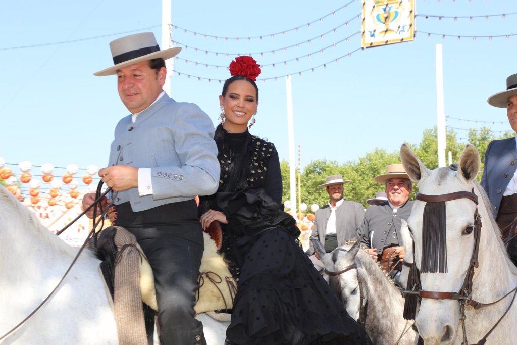 'El Litri' y Casilda Ybarra, Gloria Camila a caballo, Jessica Bueno y ...