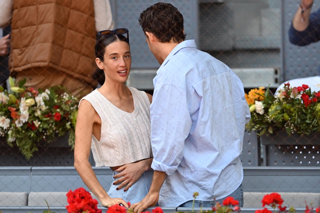 Jason Fernández y María Pedraza... ¡se comen a besos en el Mutua Madrid ...
