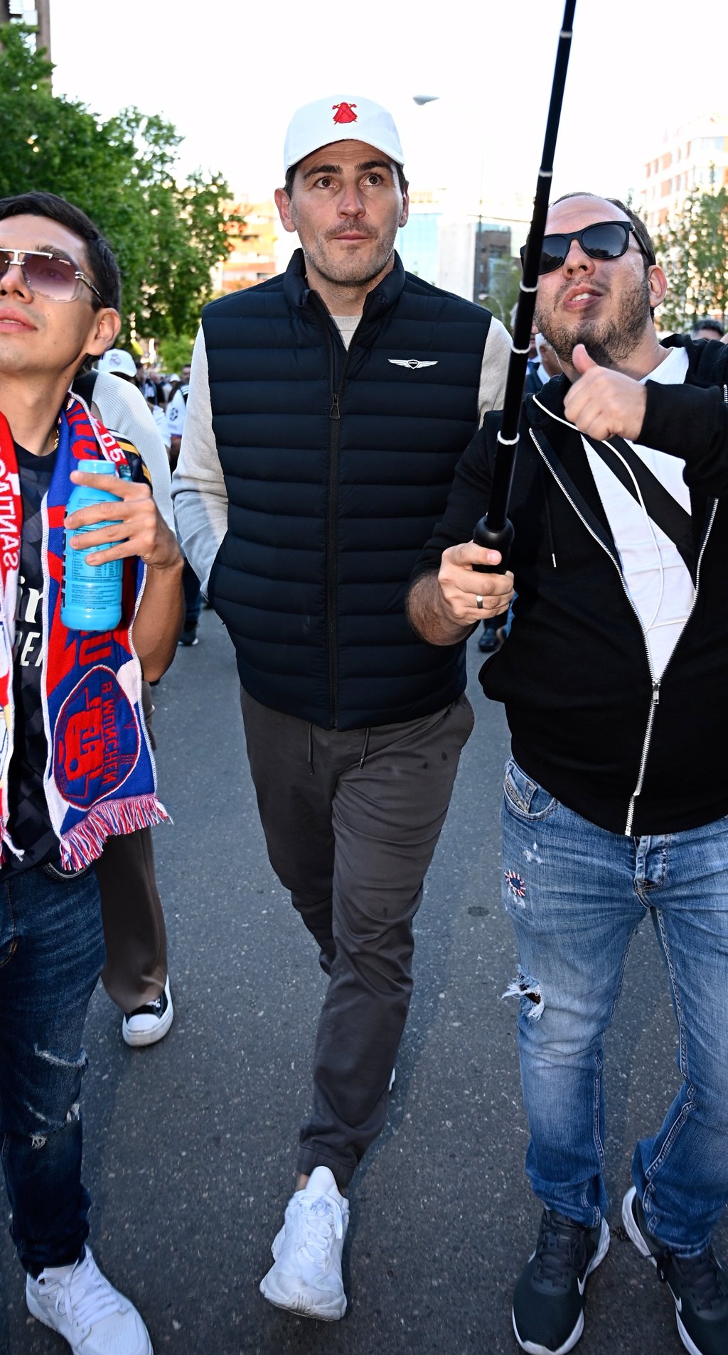 Nieves Álvarez, impecable en clave casual, celebra con Bill Saad la ...