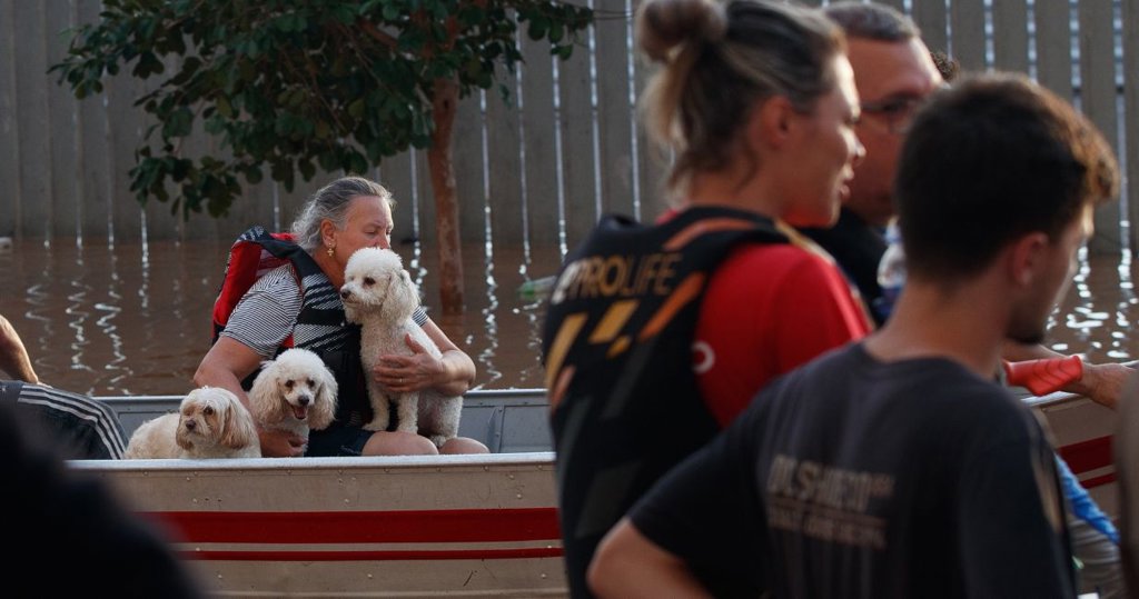 Ascienden A 107 Los Muertos Por Las Inundaciones Provocadas Por Las