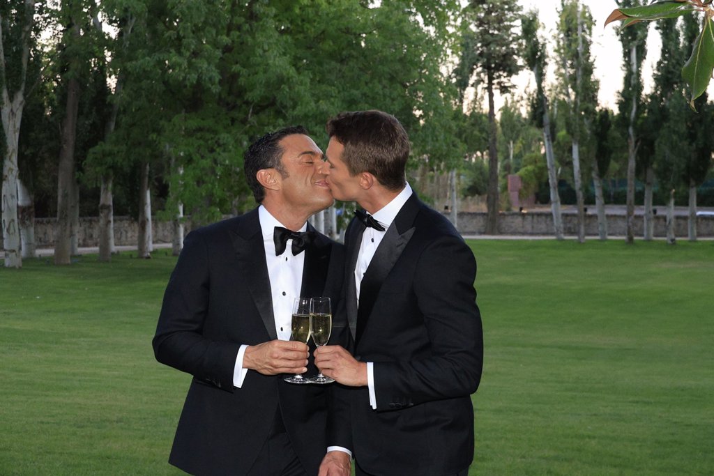 Antonio Rossi y Hugo Fuertes se dan el 'sí, quiero' rodeados de sus ...