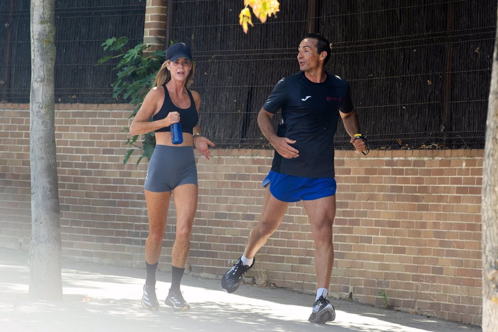 Amelia Bono aclara quién es el hombre con el que ha sido fotografiada ...