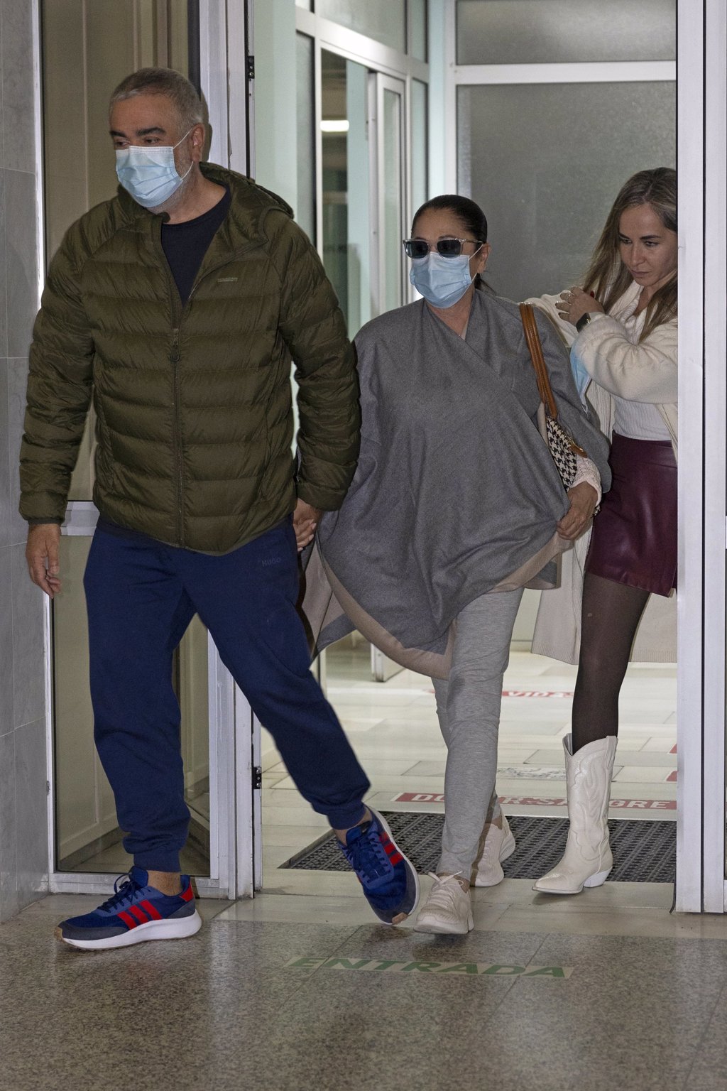 Isabel Pantoja, emocionada, revela con un significativo gesto su apoyo ...