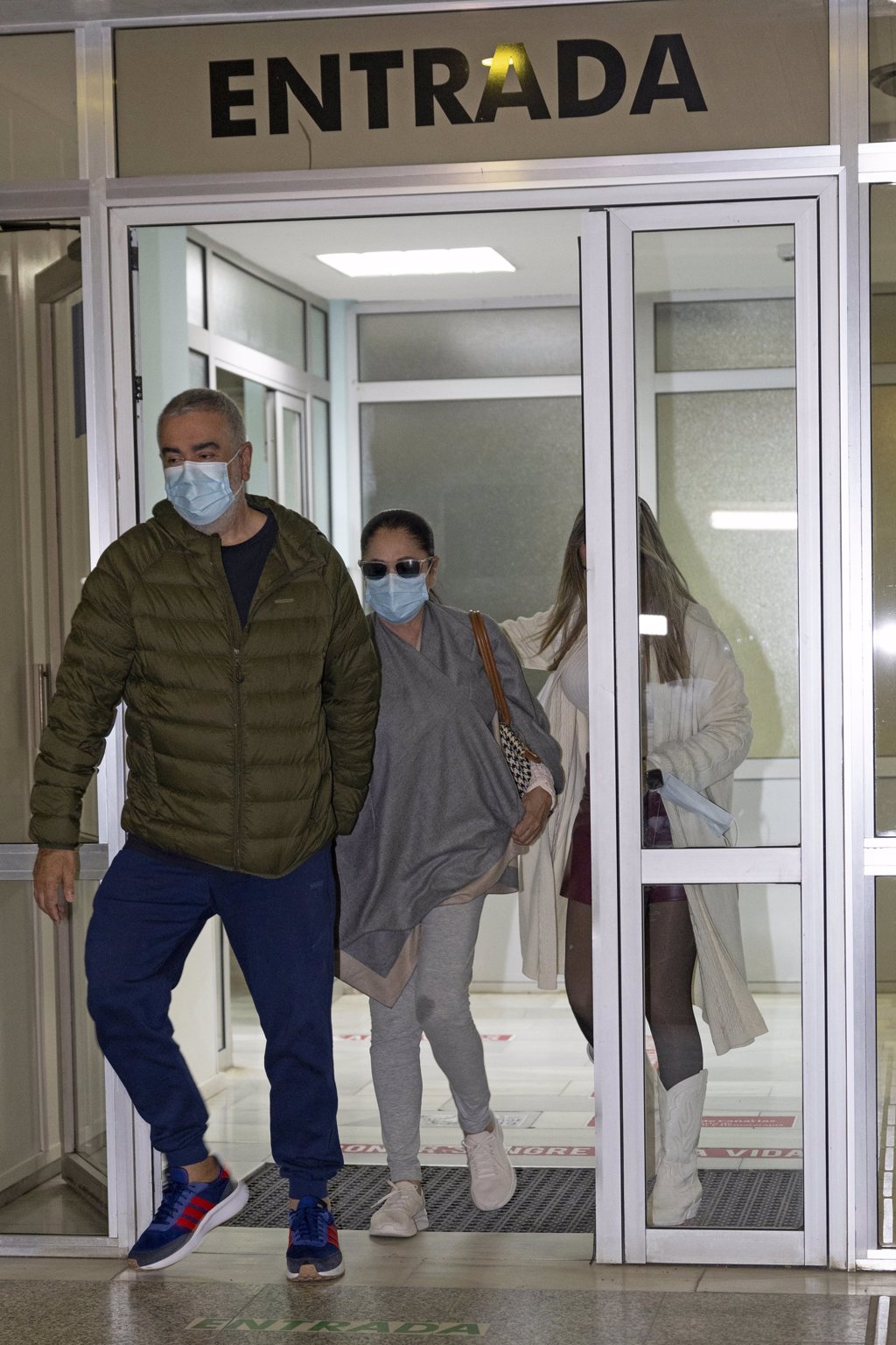 Isabel Pantoja, emocionada, revela con un significativo gesto su apoyo ...