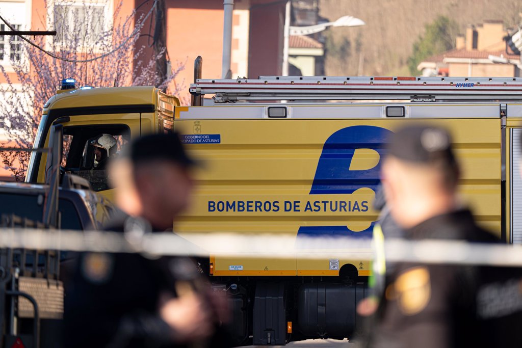 Una explosión de gas en Mieres deja 18 heridos, tres graves