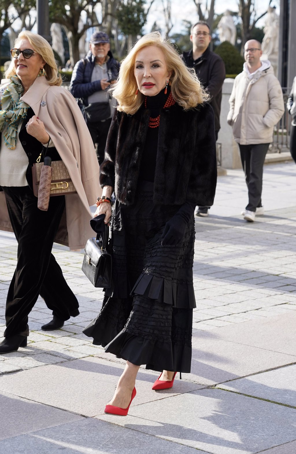 Carmen Lomana juega al despiste con su relación con Jesús Arroyo: "Un buen amigo, me lo paso lo ...