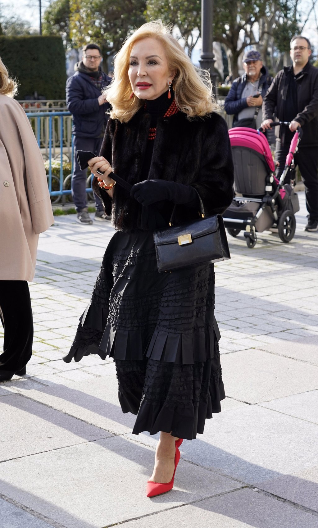 Carmen Lomana juega al despiste con su relación con Jesús Arroyo: "Un buen amigo, me lo paso lo ...