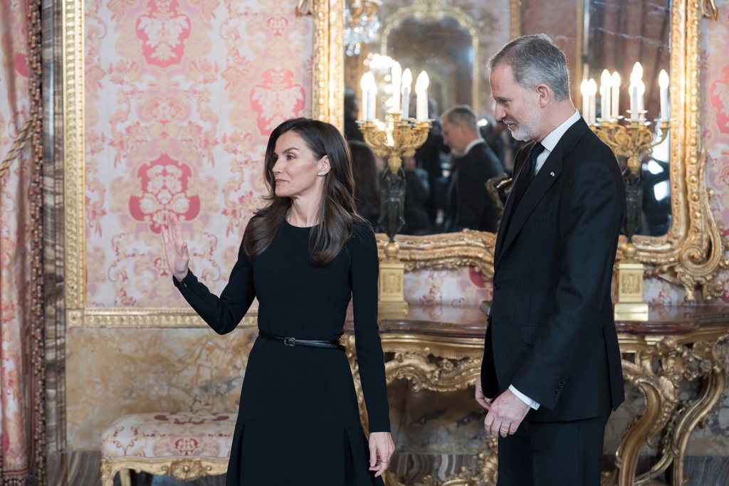 La Reina Letizia, de luto riguroso por la muerte del Papa Francisco en ...