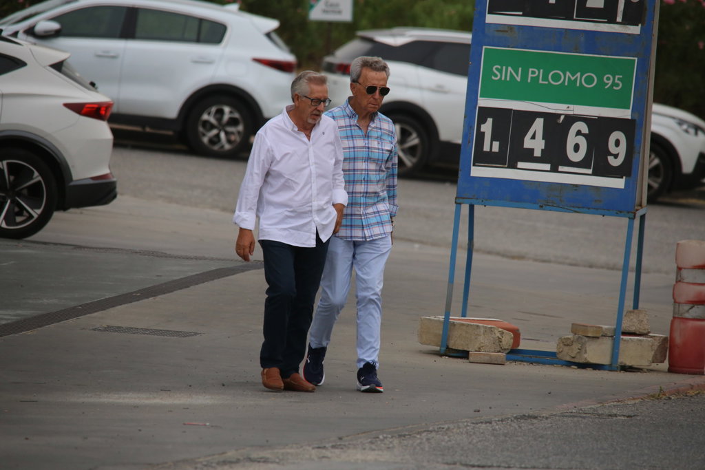 Rostros de dolor, y luto riguroso, en el último adiós de la familia ...