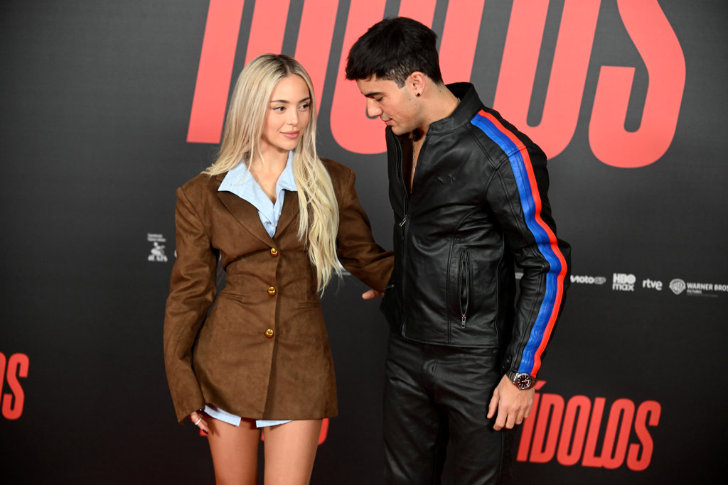 Ana Mena deslumbra con un look 'colegial' con la tendencia más amada (y ...