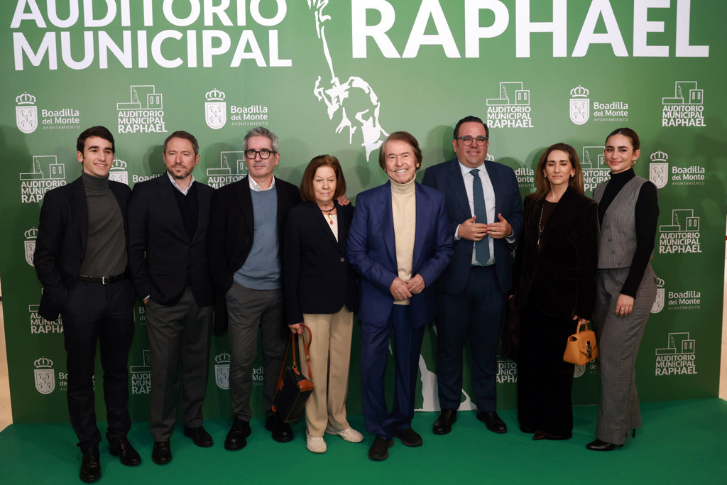 Raphael, arropado por toda su familia y amigos como Pablo López en un ...
