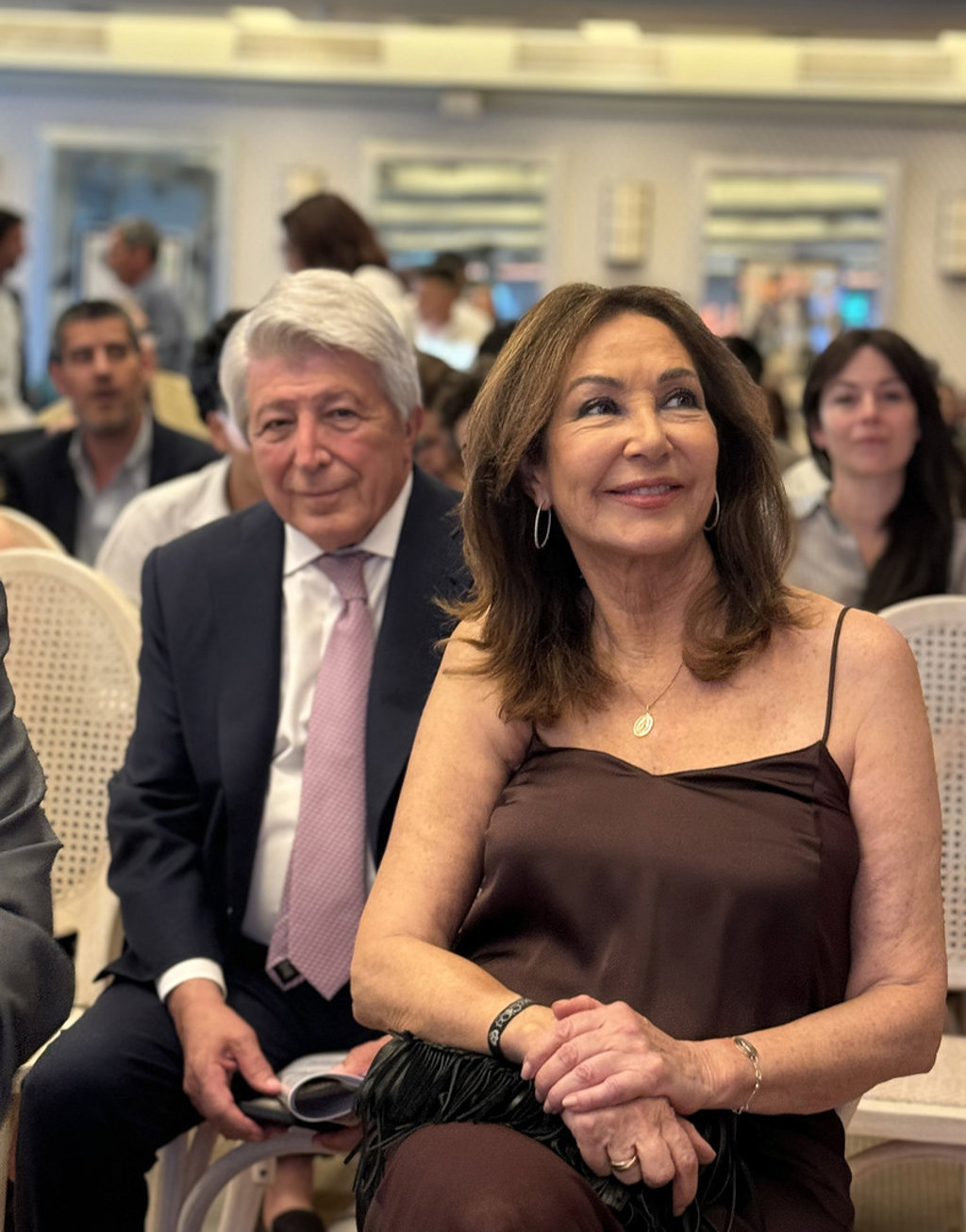 Ana Rosa Quintana, con un impactante vestido con transparencias, revela ...