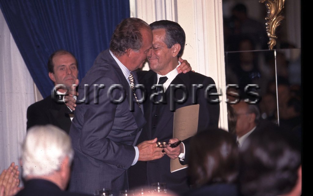 El Rey y Adolfo Suárez... esos dos hombres cambiaron el rumbo de la ...