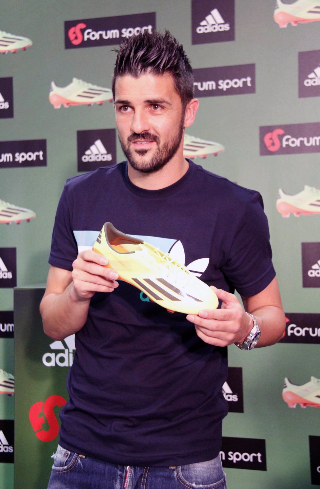 David Villa presenta orgulloso las AdiZero f50: "Ninguna bota juega ...