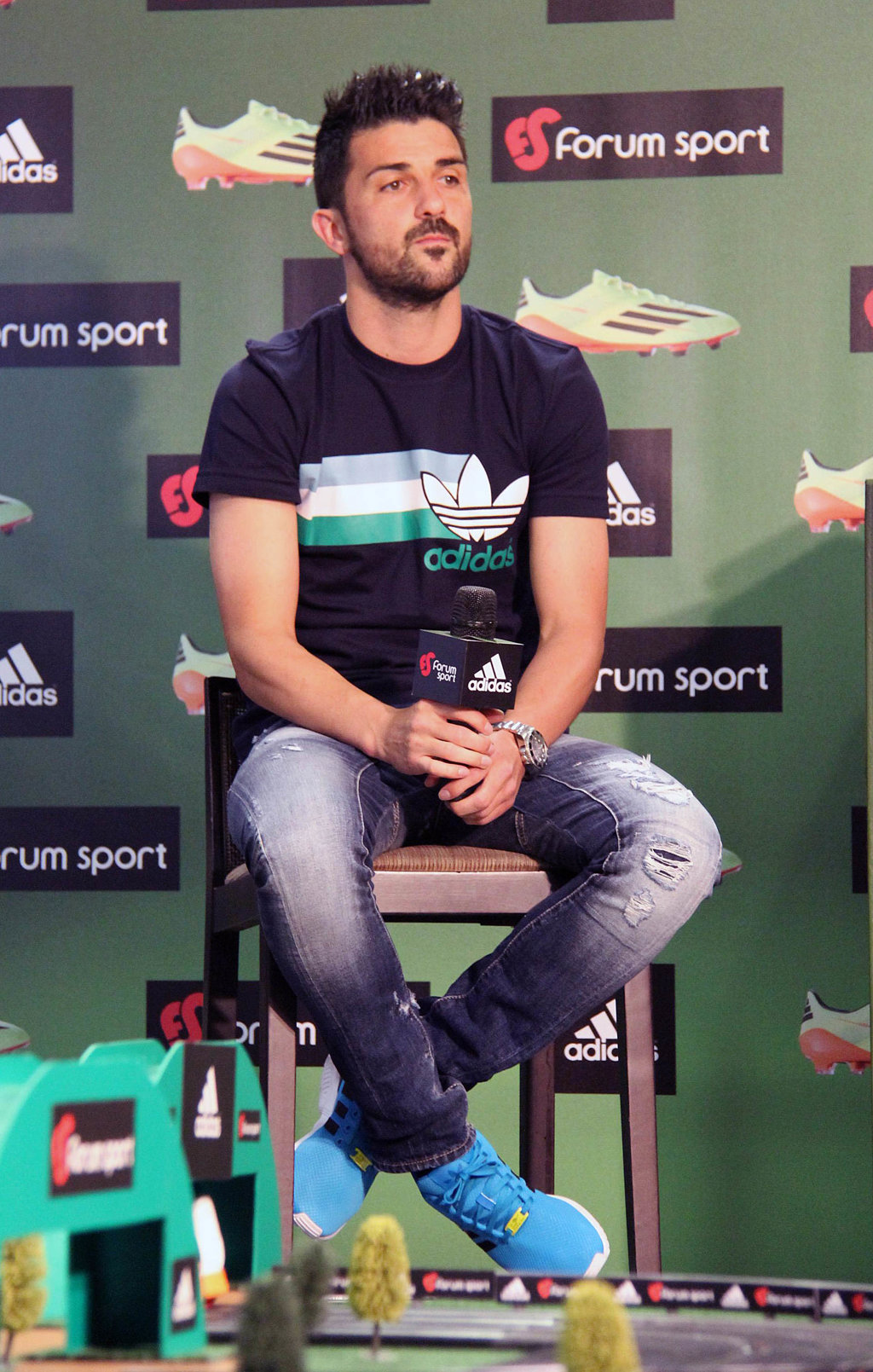 David Villa presenta orgulloso las AdiZero f50: "Ninguna bota juega ...