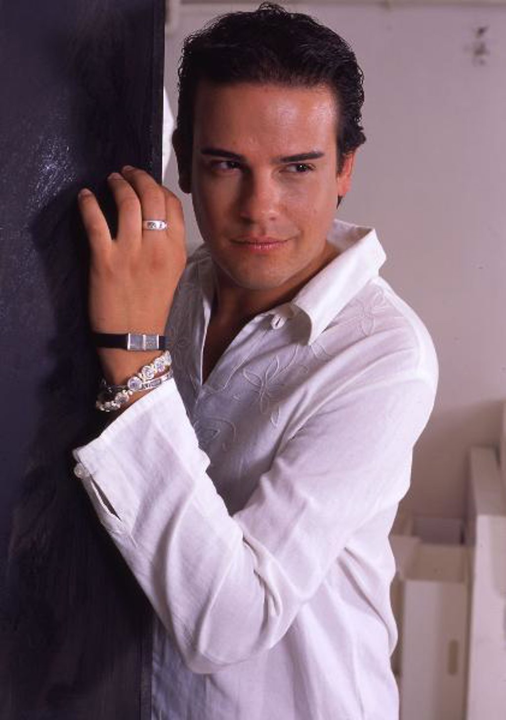 Raúl regresa al mercado musical con su quinto álbum "Una vida" después ...