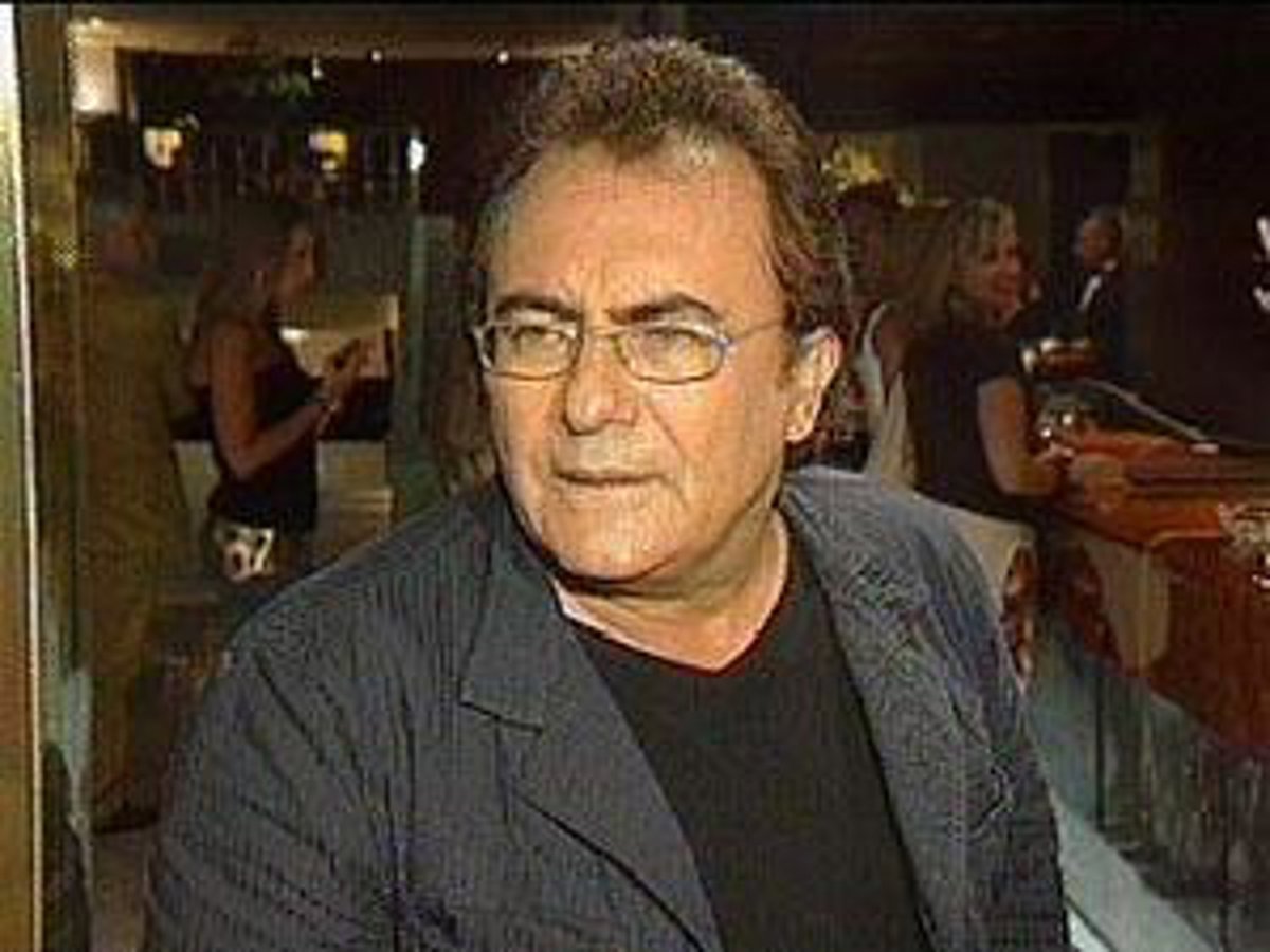 Albano celebra las ventas de su último CD en español