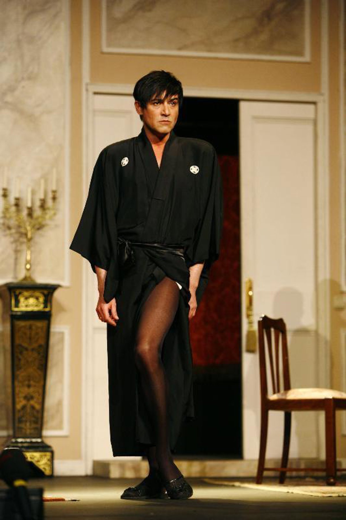 Ángel Garó se viste de mujer en su regreso al teatro