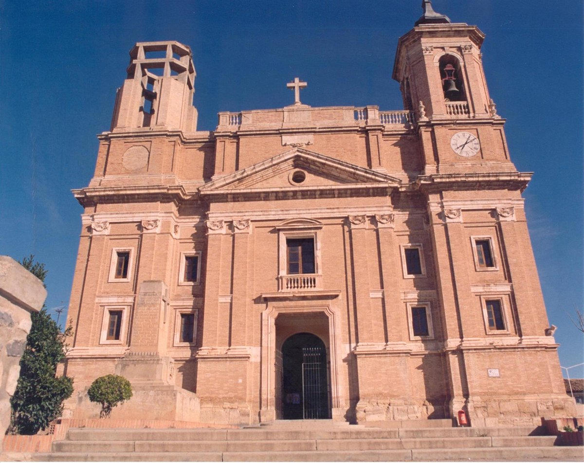 Épila inaugura su centro polivalente y las obras de restauración de la ...