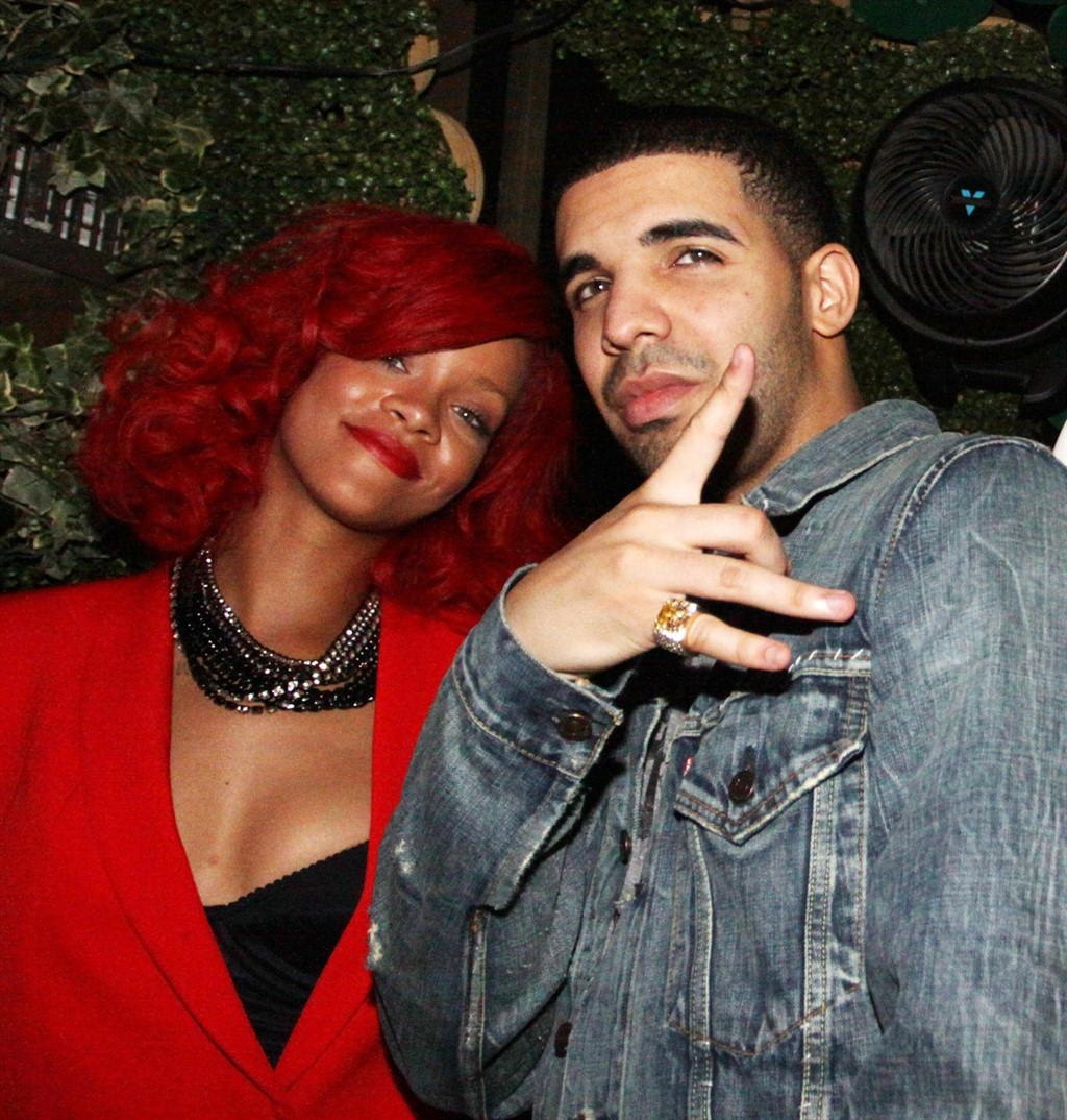 Rihanna se muda con su novio Drake