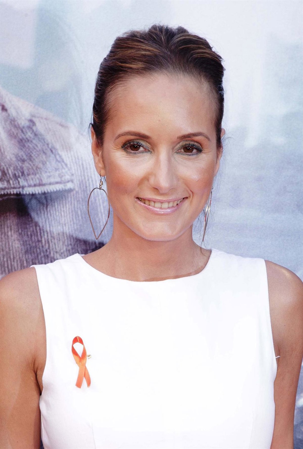 Sandra Ibarra le entrega el premio 'Guapa' a María Pineda por su lucha ...