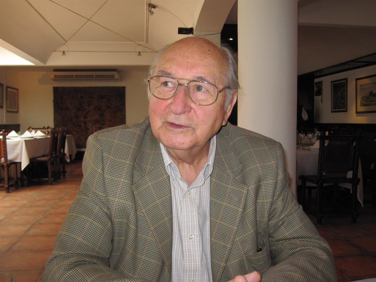 El poeta Pedro Lastra, uno de los maestros de la literatura de Chile ...