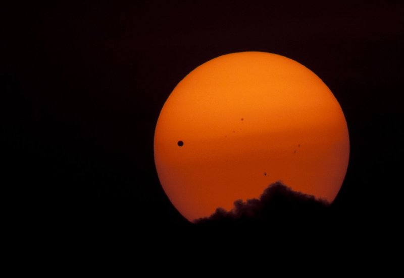 El Sol, Venus y la Tierra, alineados