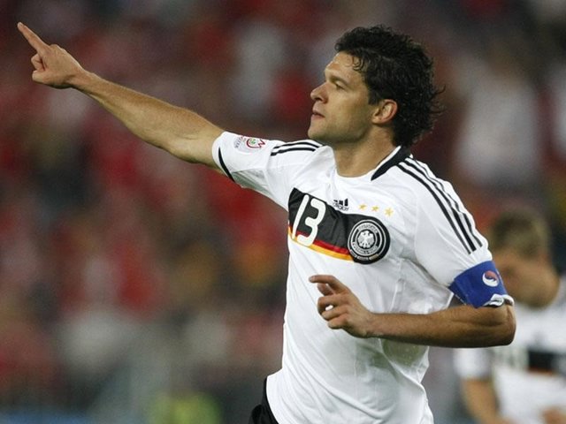 Fútbol.- Michael Ballack anuncia su retirada a los 36 años